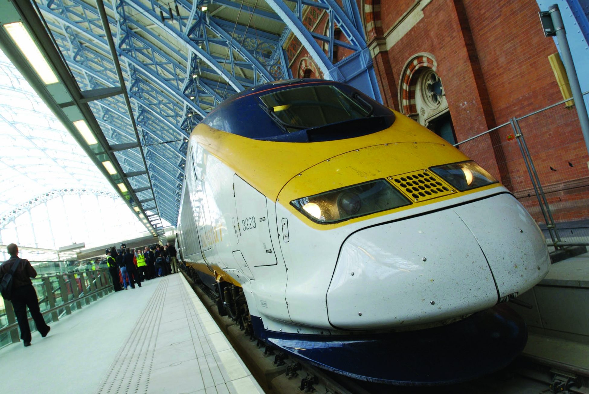 Fibre broadband to be installed along HS1 track route | New Civil Engineer