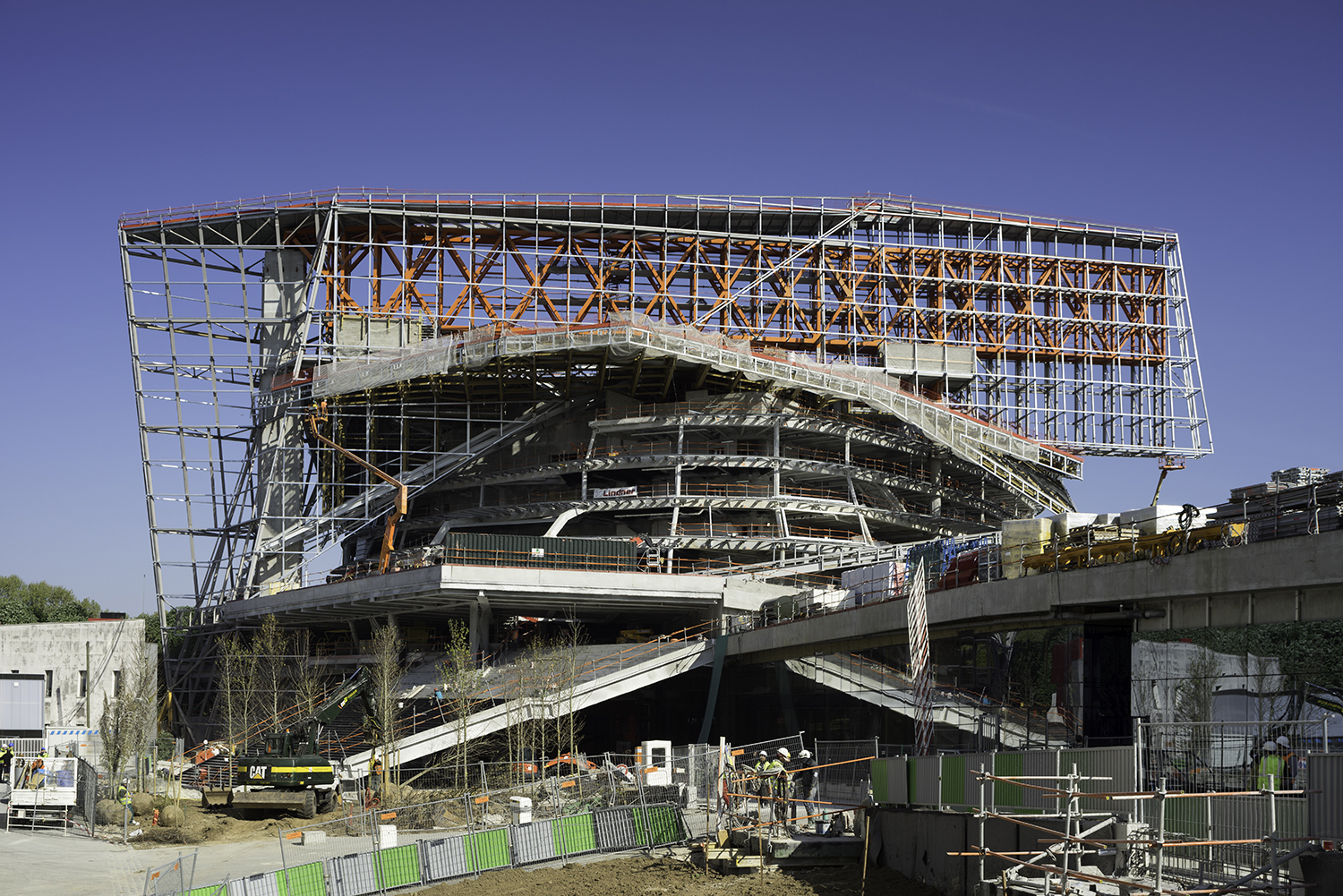 The Gallery | Steelwork installed on controversial Paris Philharmonic ...