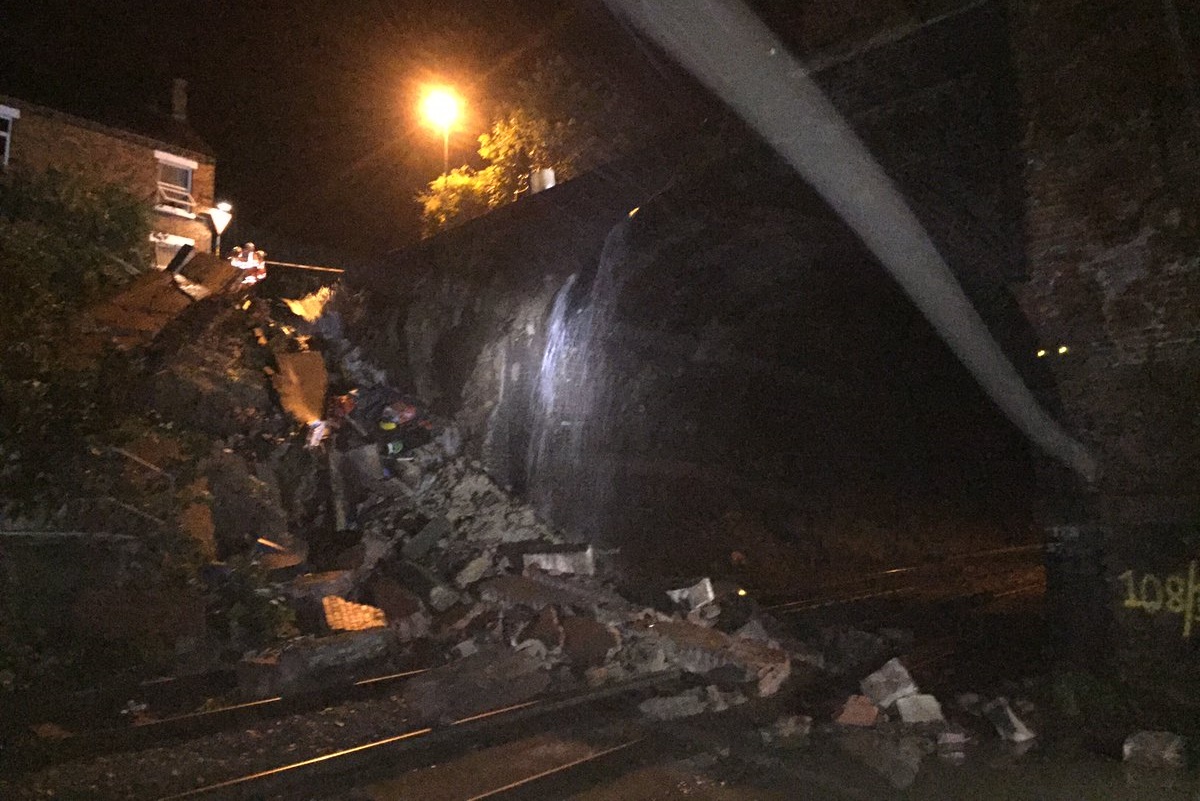 Partial bridge collapse disrupts Nottingham-London line | New Civil ...