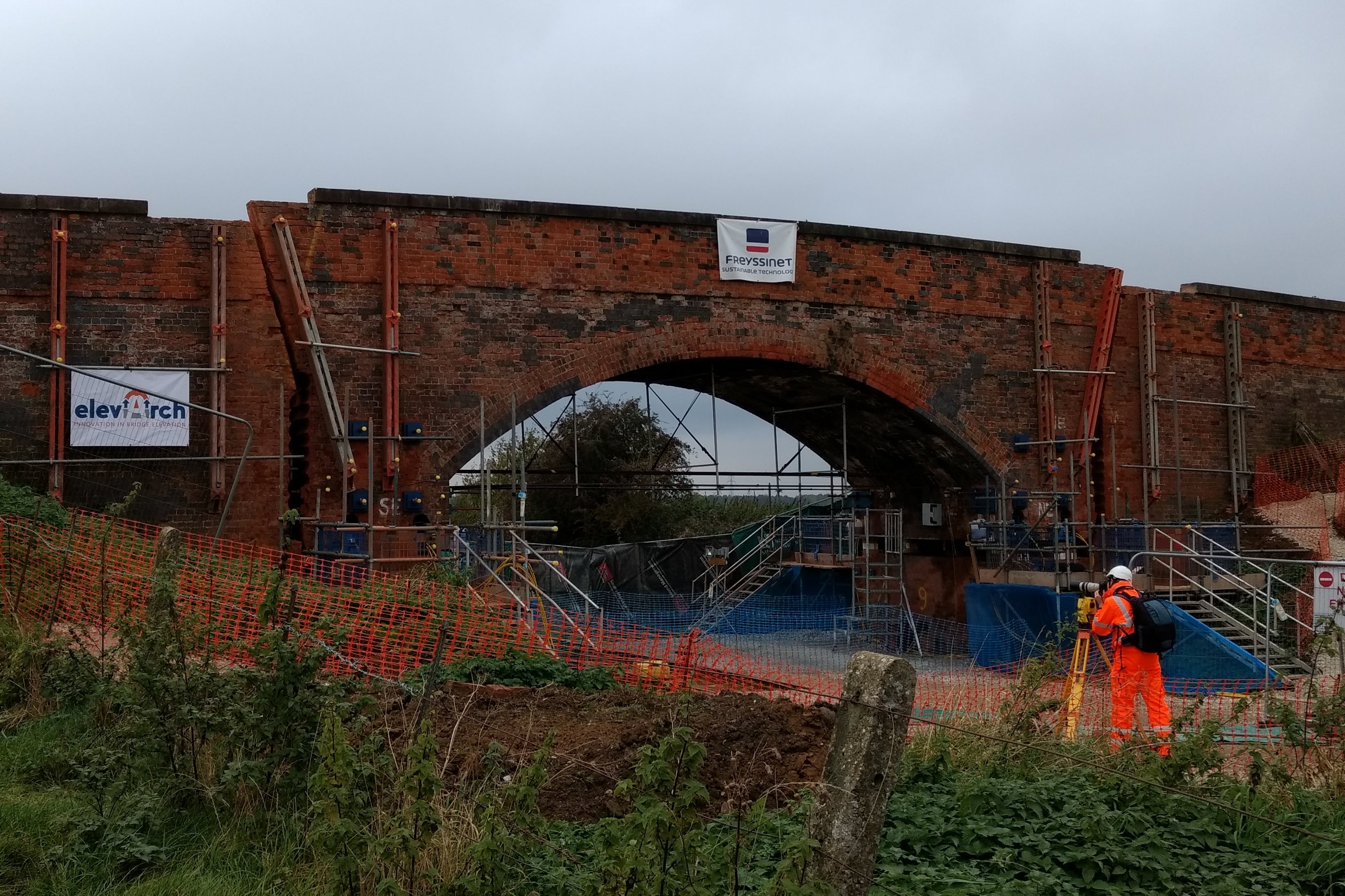 Masonry arch bridge lifted in world first | New Civil Engineer