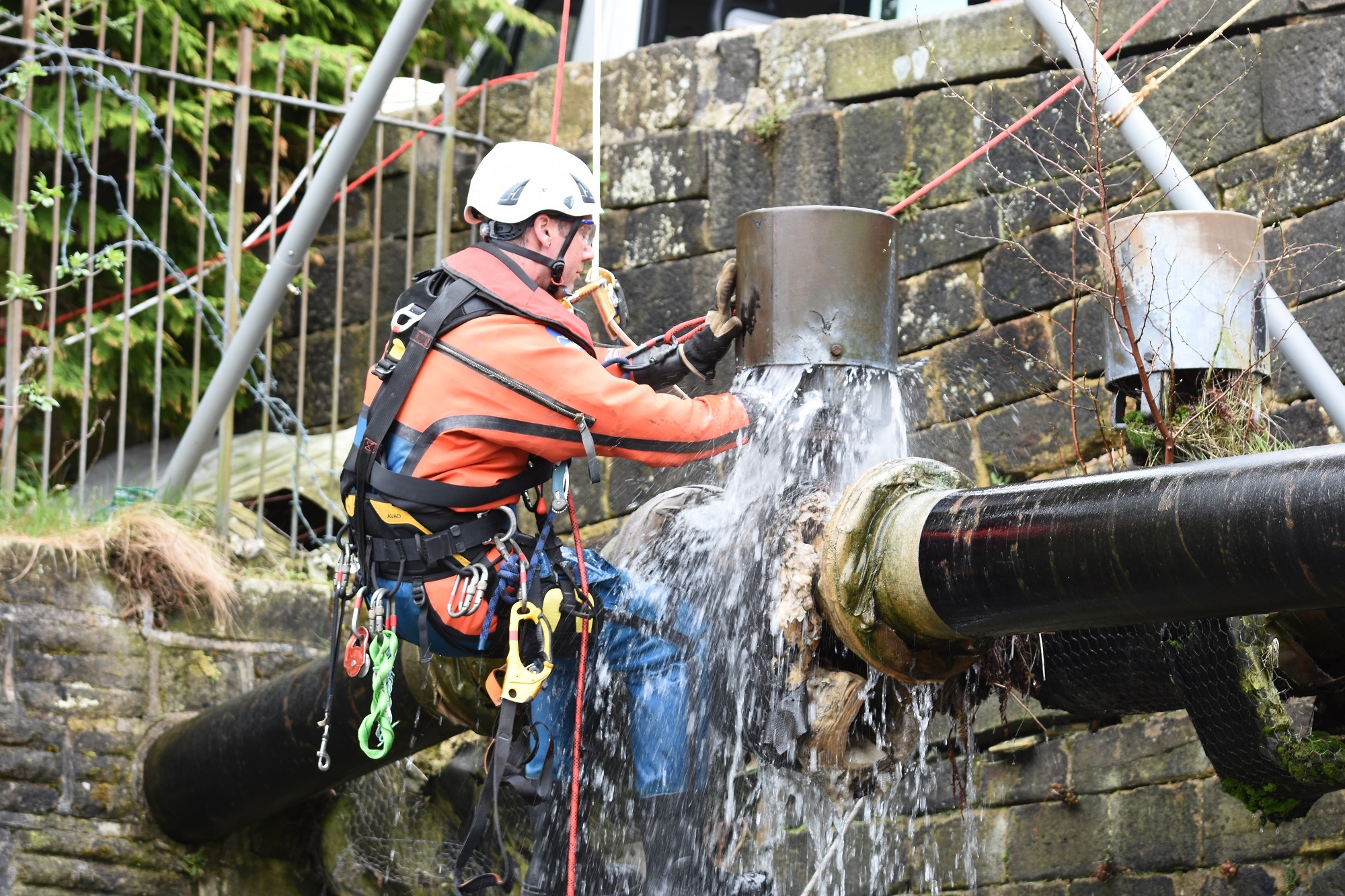 Engineers use rope access for pipe bridge repair | New Civil Engineer
