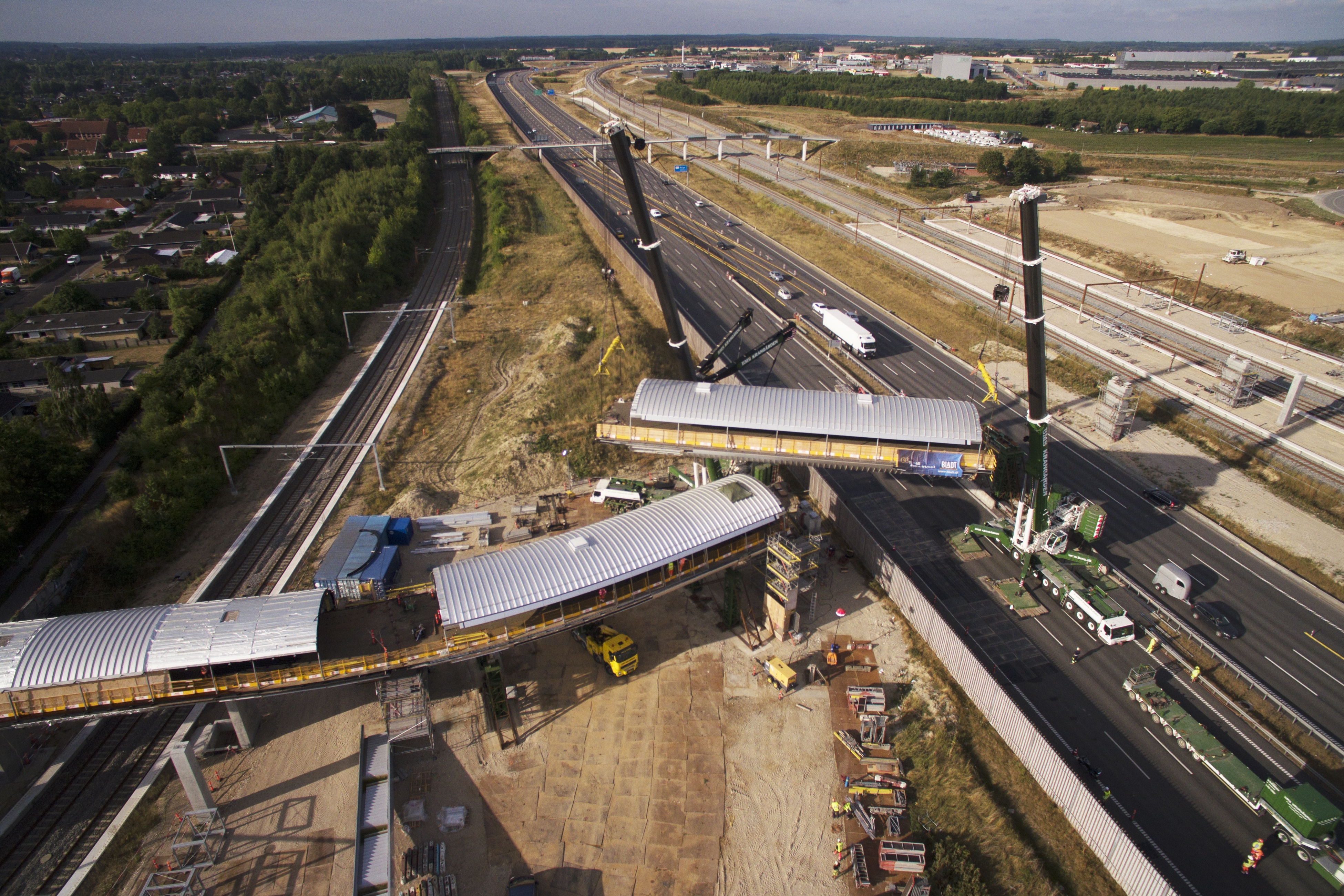 Video | Bridge lifted into place on Denmark's high speed network | New ...