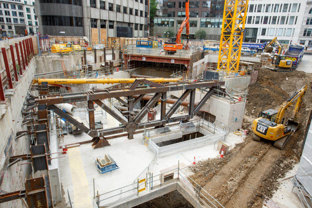 Milestone for Bank as massive truss installed | New Civil Engineer
