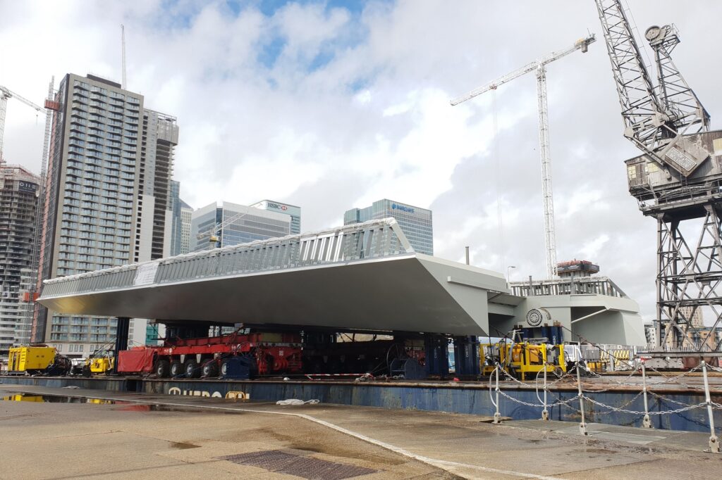Gallery | Deck of moveable London bridge installed | New Civil Engineer