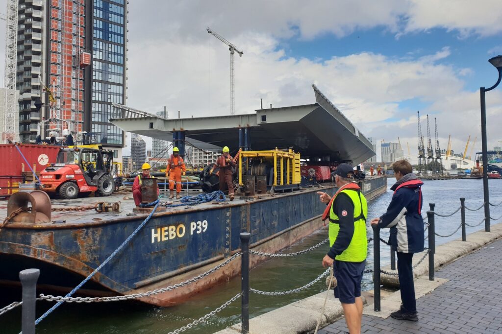 Gallery | Deck of moveable London bridge installed | New Civil Engineer