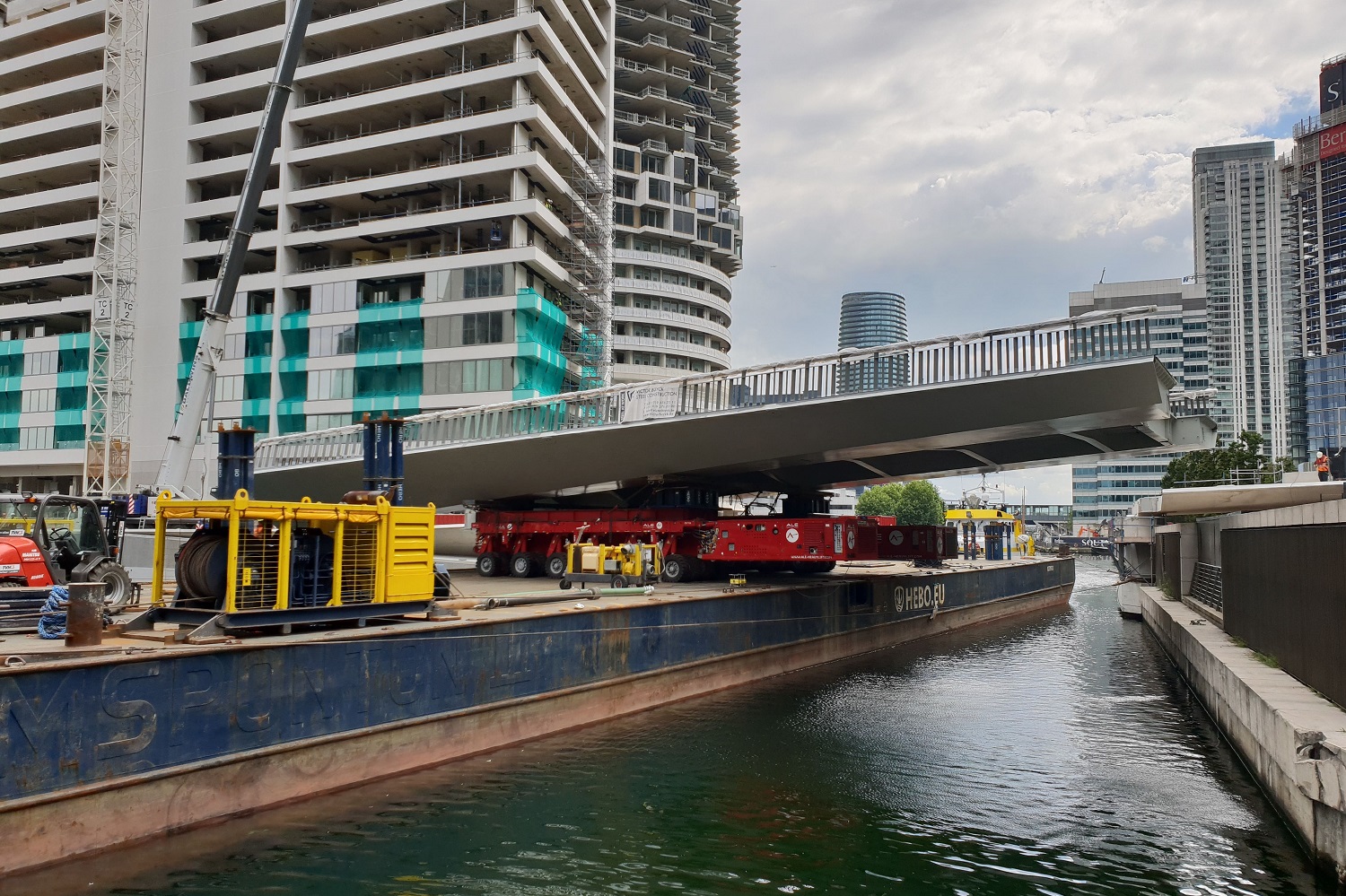 Gallery | Deck of moveable London bridge installed | New Civil Engineer