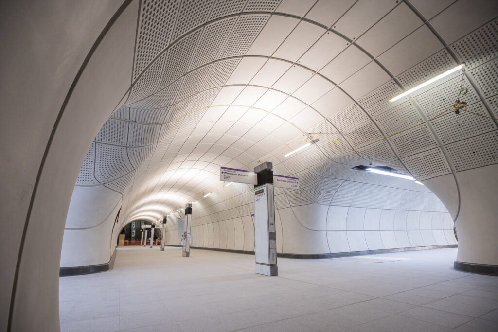 Crossrail | Farringdon becomes first Central London station to complete ...