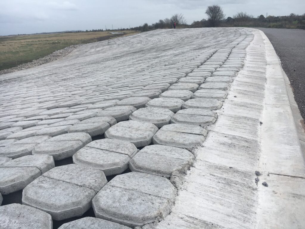 Dutch-style flood defence unveiled in Somerset | New Civil Engineer