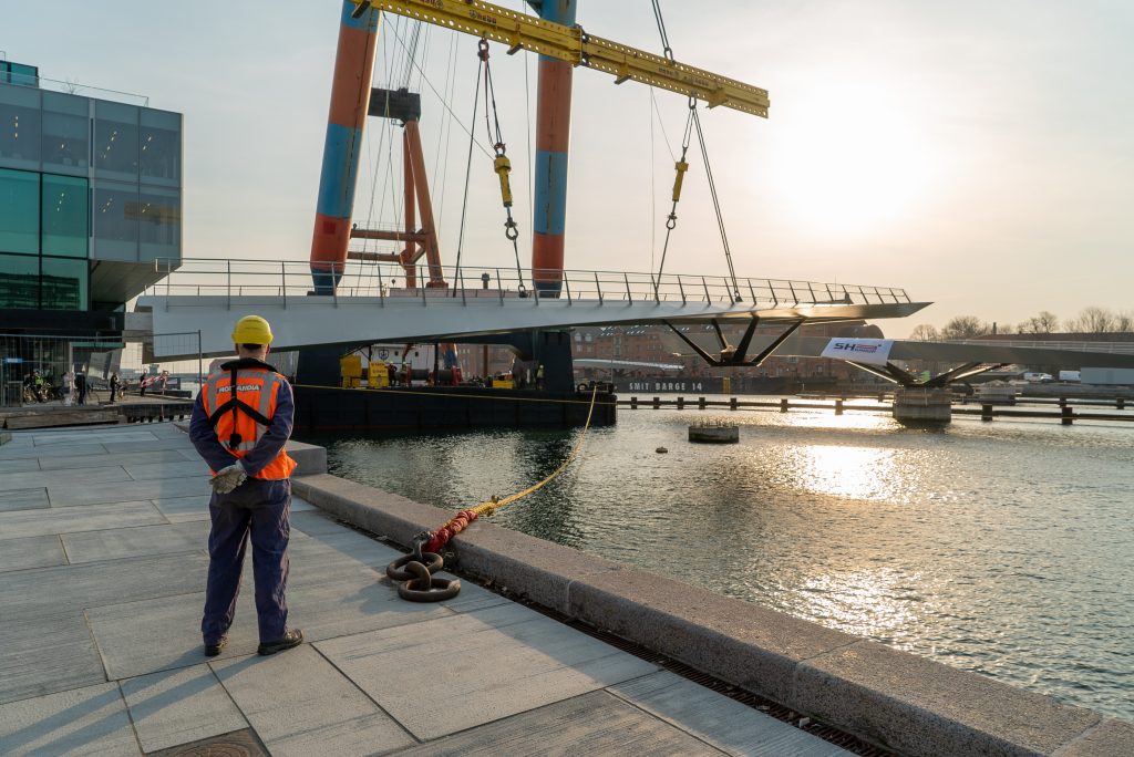 Double-opening swing bridge opens in Copenhagen | New Civil Engineer