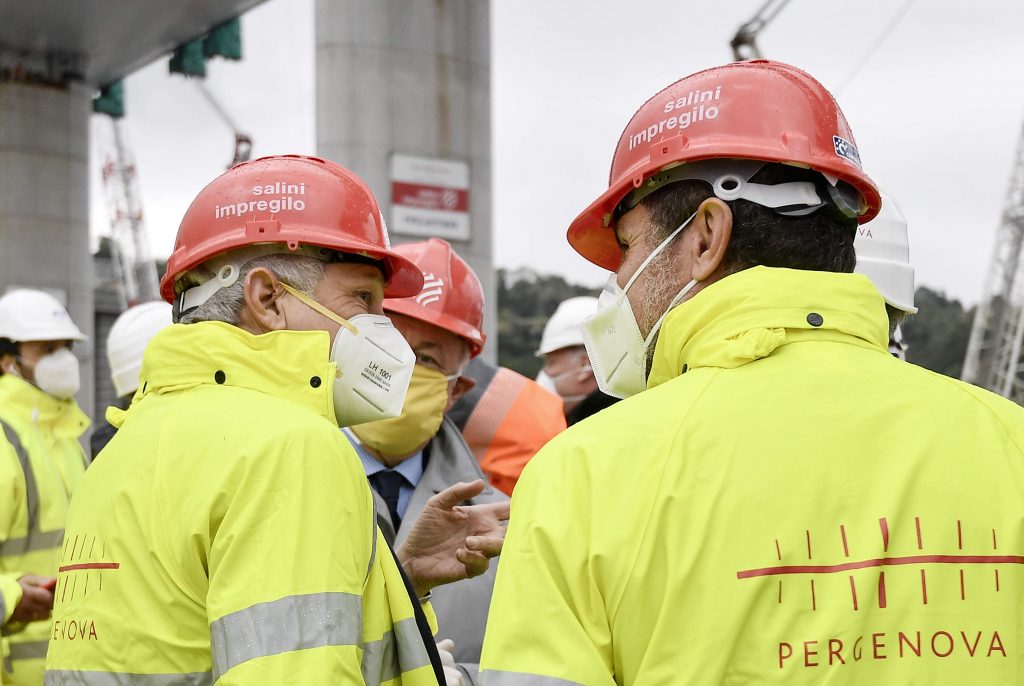 Construction workers ‘should not’ wear extra PPE to protect against ...