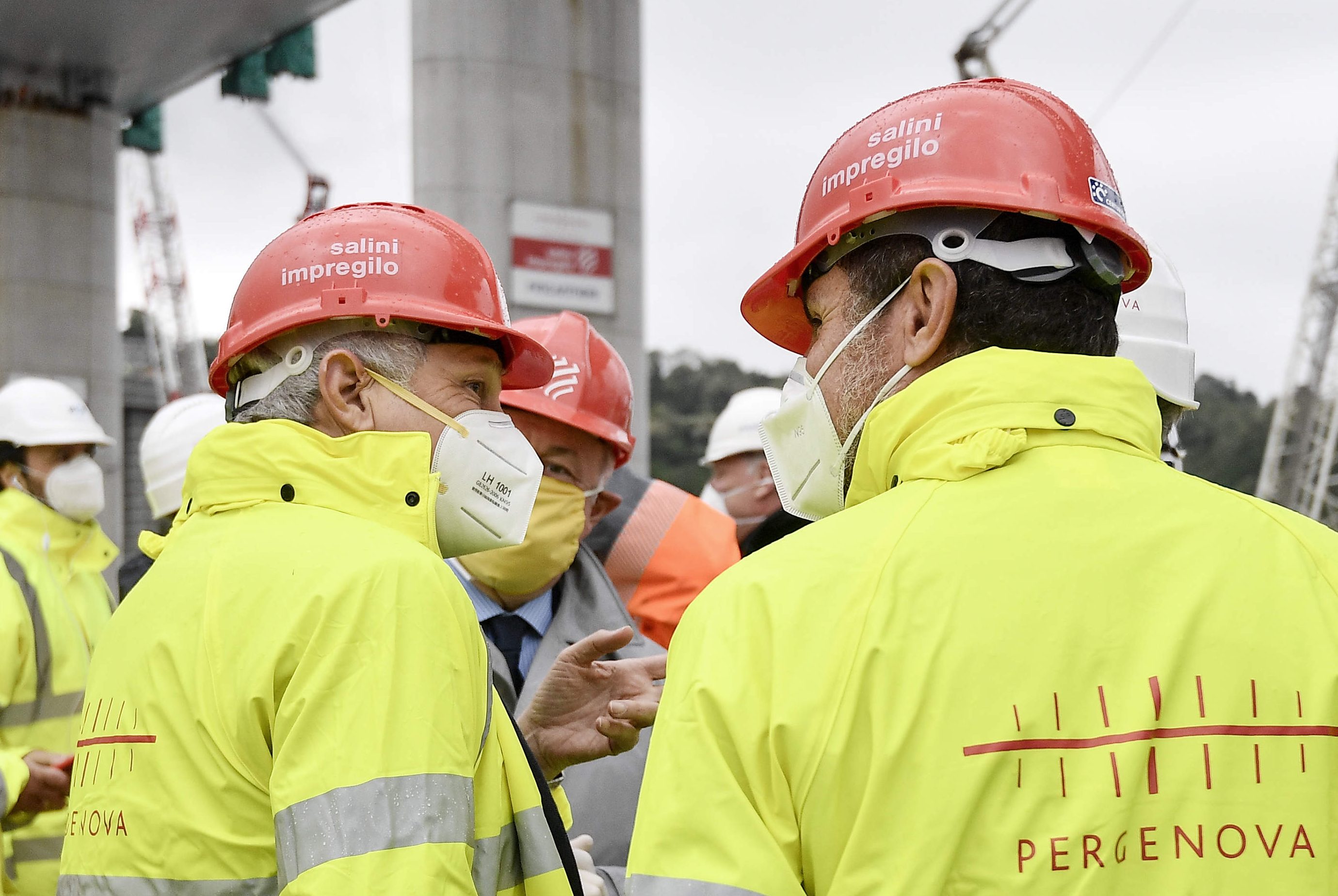 Construction workers ‘should not’ wear extra PPE to protect against ...