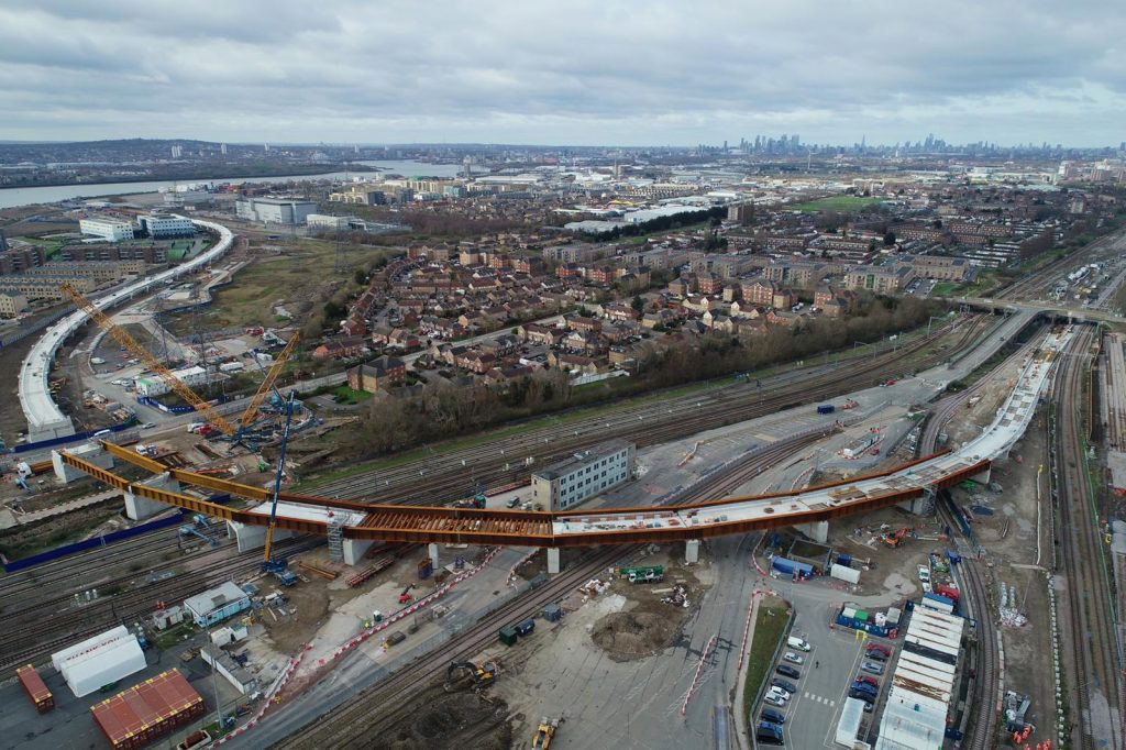 UK’s largest mobile crane gets to work on TfL’s late-running Barking ...
