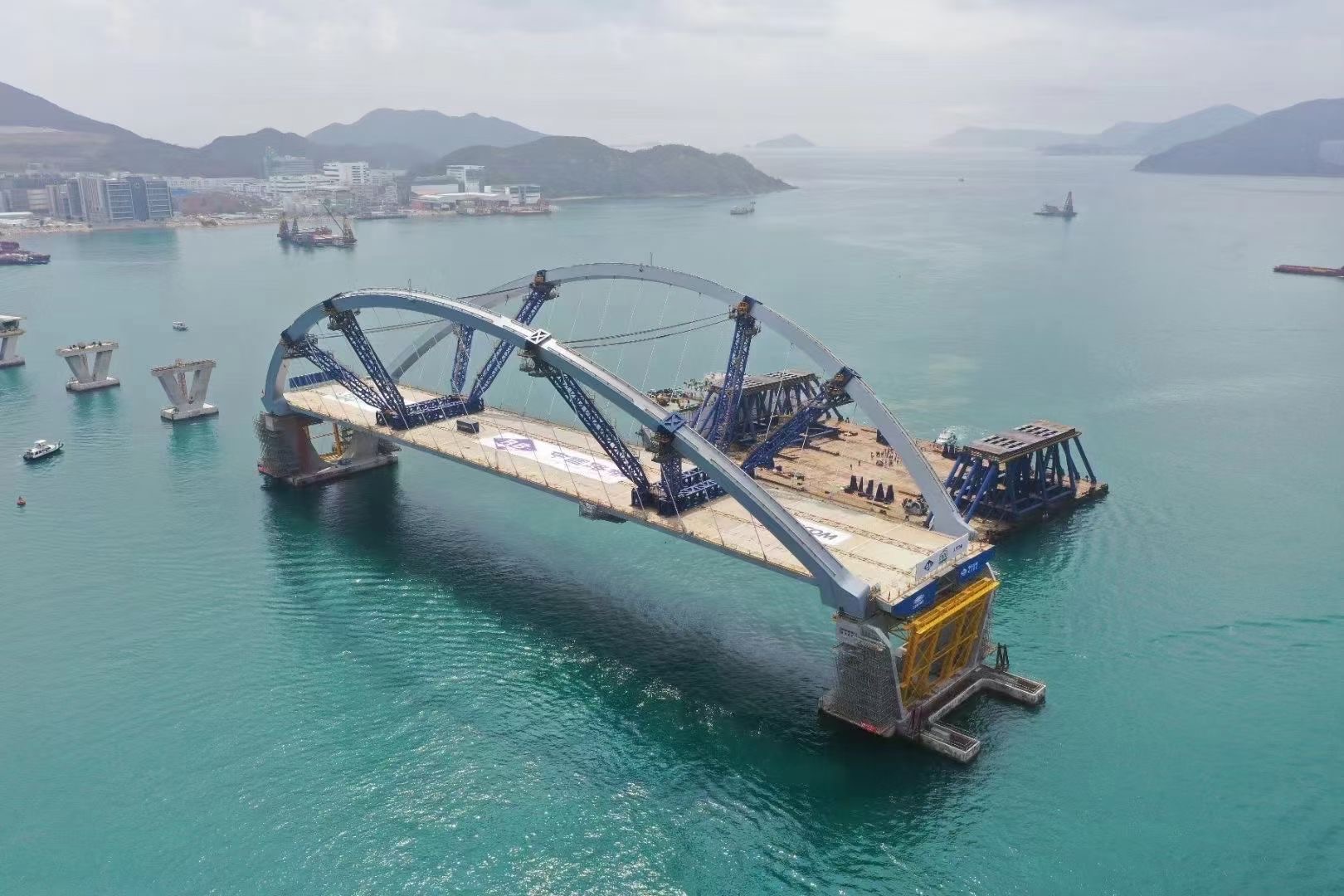 Centrepiece of 1.8km Hong Kong bridge ‘floated’ into place | New Civil ...