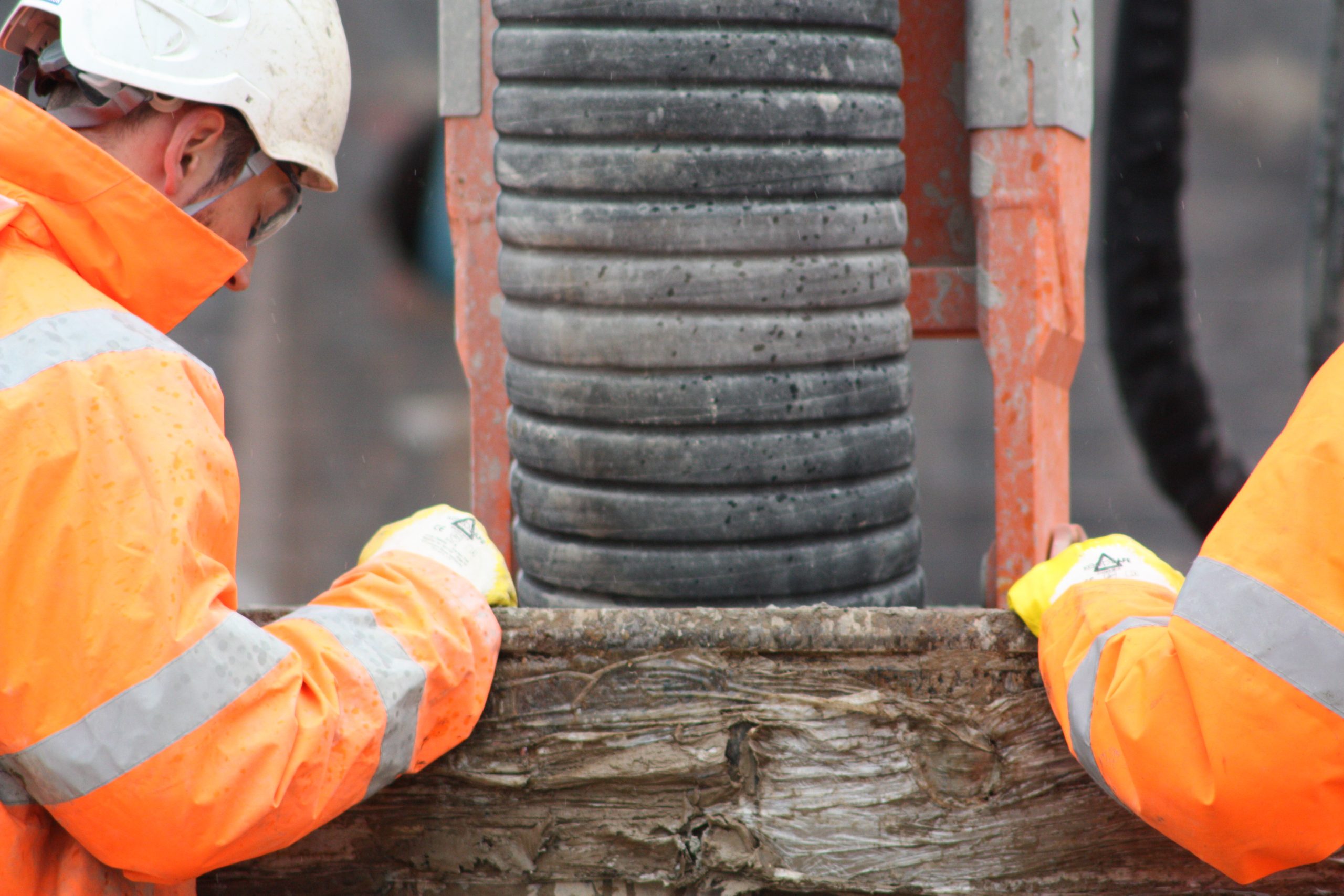 Carbon, cost and safety benefits of piling innovation trialled by HS2 ...