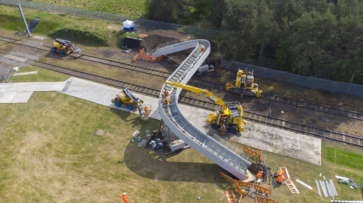 Network Rail unveils modular railway footbridge which can be erected in ...