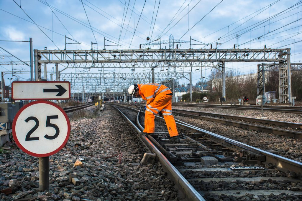 Network Rail seeks 'fully integrated team' for £9.6bn of renewals | New ...