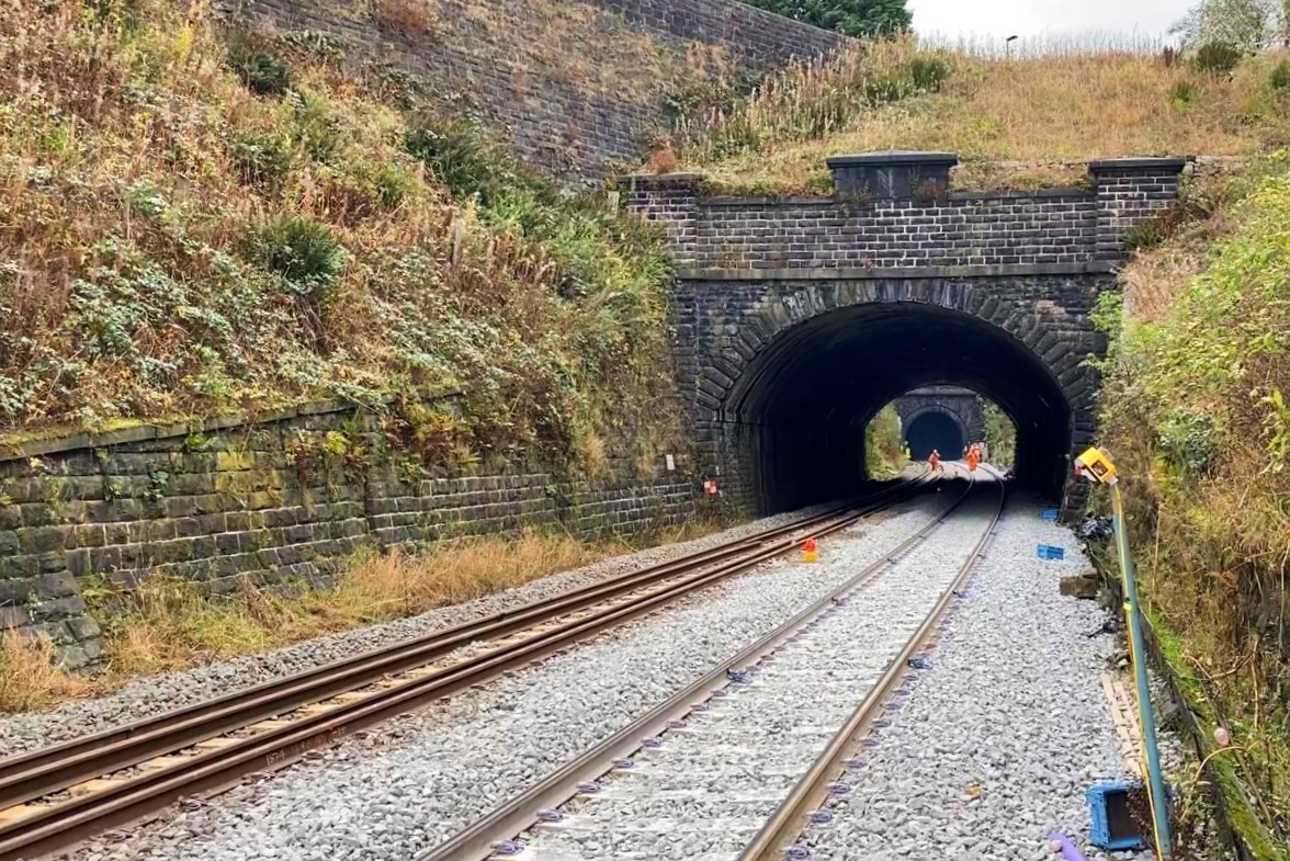 Network Rail completes track upgrade within 180-year-old tunnel | New ...