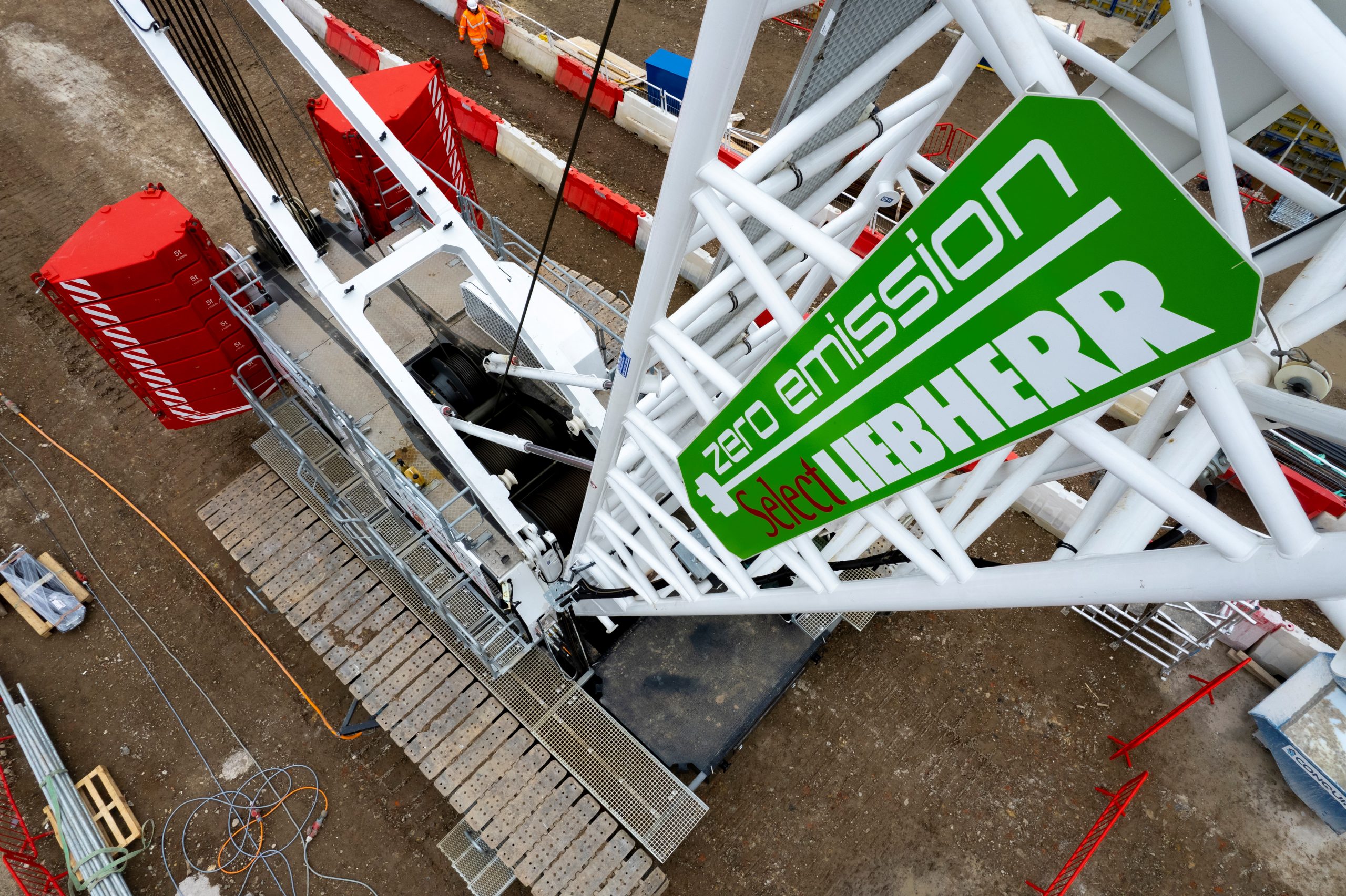 UK’s first fully electric crawler cranes put to work on HS2 | New Civil ...
