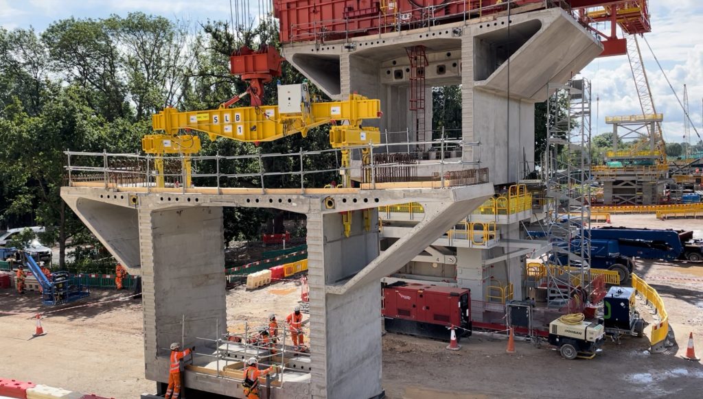 Closer look at 700t bridge building machine behind HS2’s Colne Valley ...