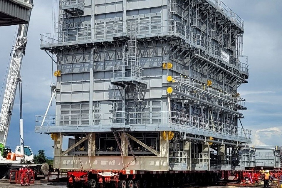 M53 to shut overnight as 14m wide module is transported to UK’s first ...