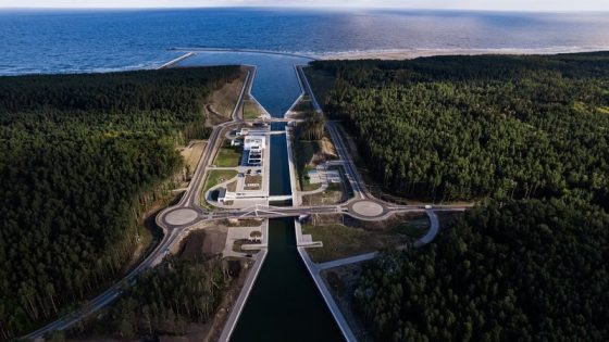 Shipping canal linking Polish port to Baltic Sea opens | New Civil Engineer