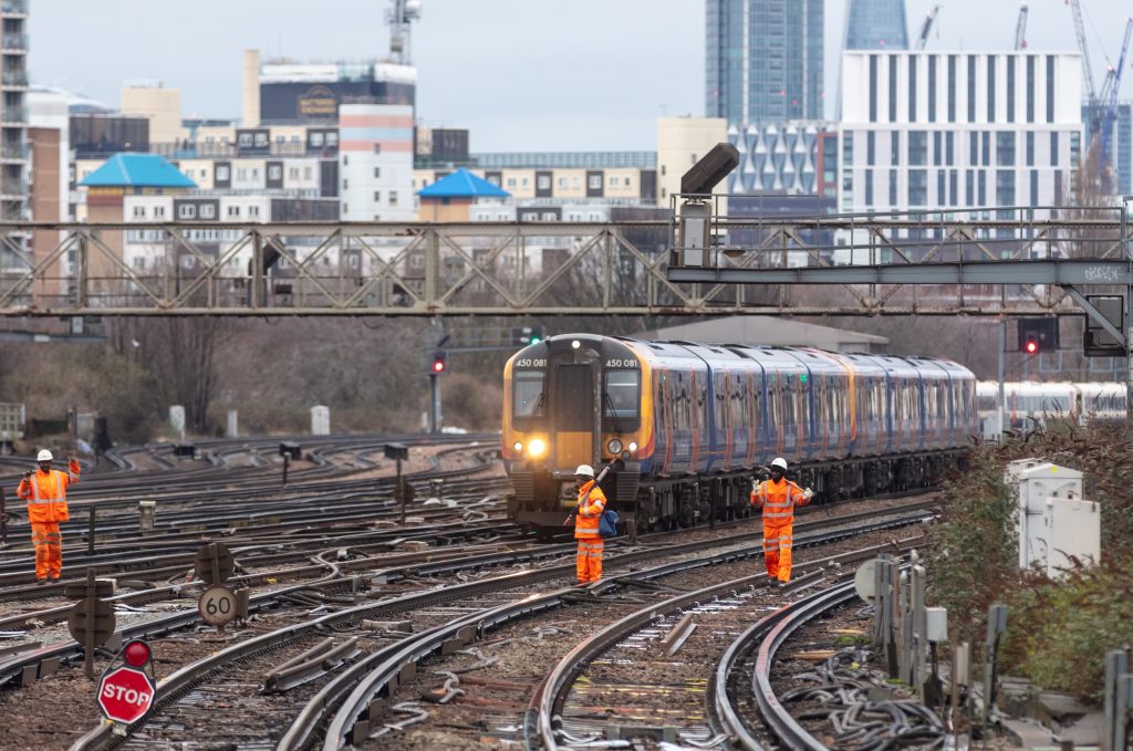 Geofencing trial begins as Network Rail continues track worker safety ...