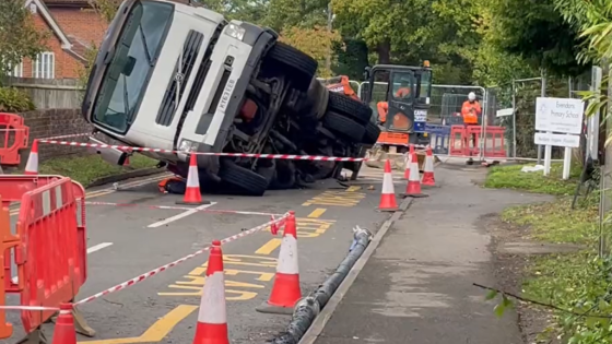 Thames Water tanker falls into 'sinkhole' after sewer collapses | New ...