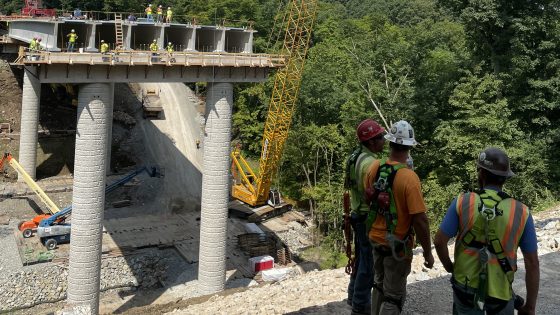 How Pittsburgh is replacing a collapsed road bridge in just 10 months ...