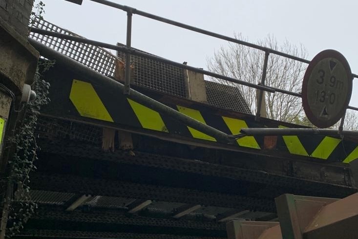 Rutland rail bridge suffers ‘significant damage’ from lorry strike ...