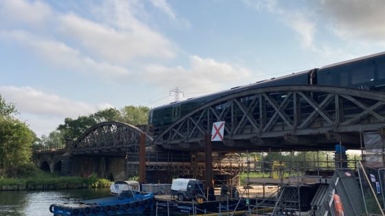 Railway over Oxfordshire's rebuilt Nuneham Viaduct opens a day early ...