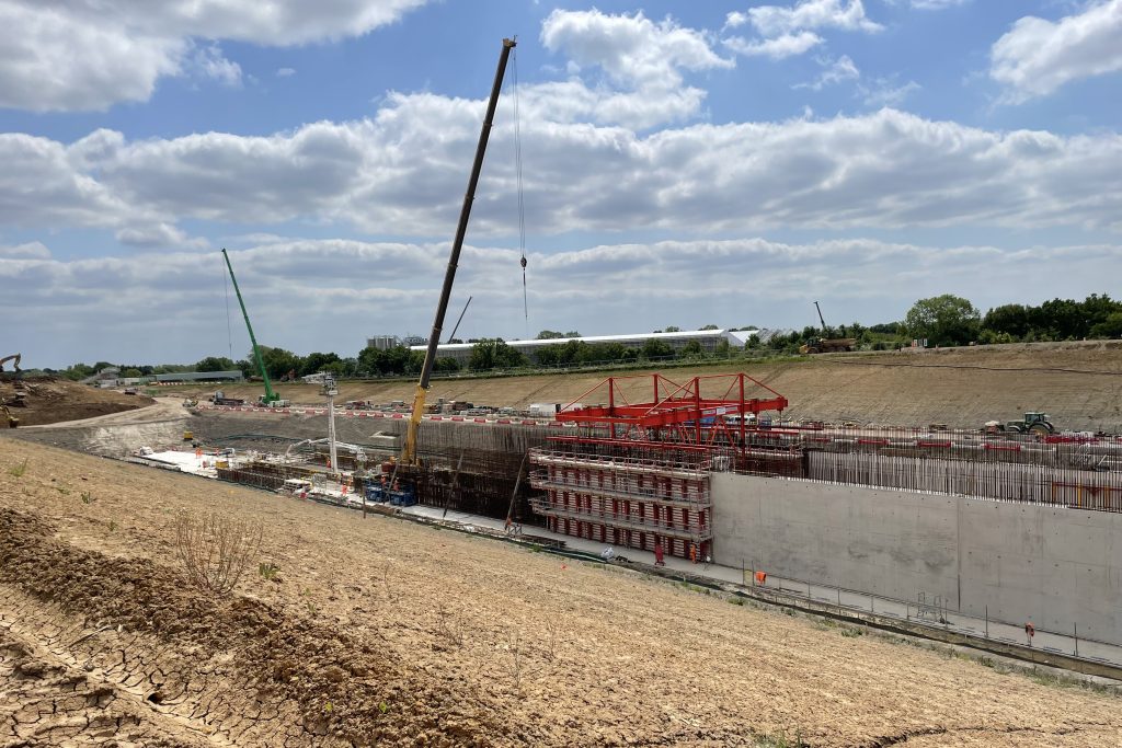 Innovation Showcase | Track-free travelling formwork drives pace of HS2 ...