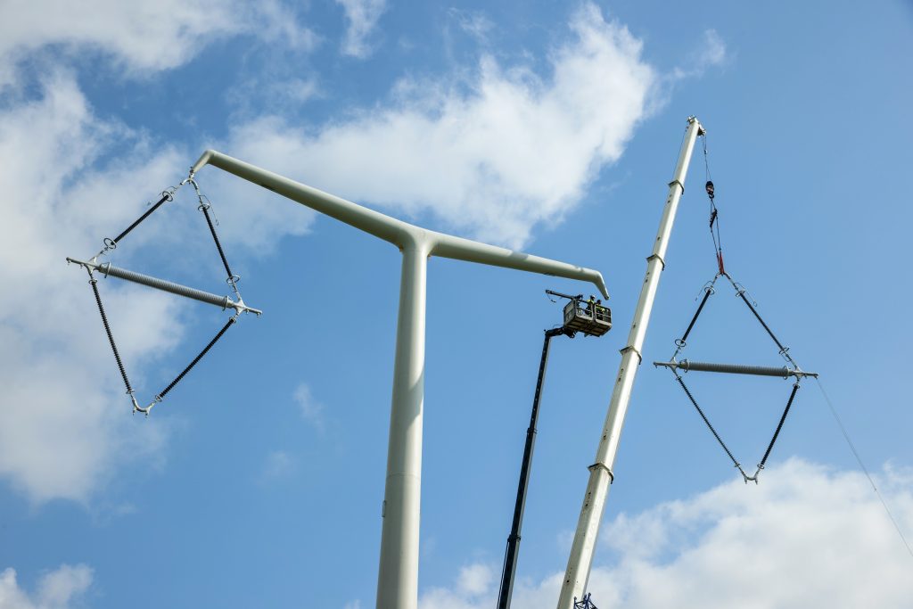All 116 ‘world first’ T-pylons installed by Balfour Beatty for Hinkley ...