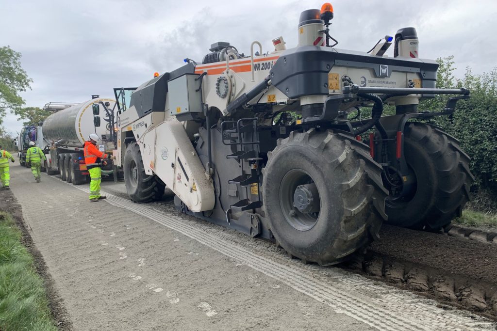 New 'in-situ' road recycling technique used for Oxford resurfacing ...