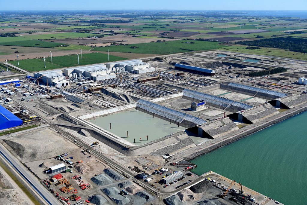 Fehmarnbelt | Basins filled in preparation to ship 73,000t precast ...