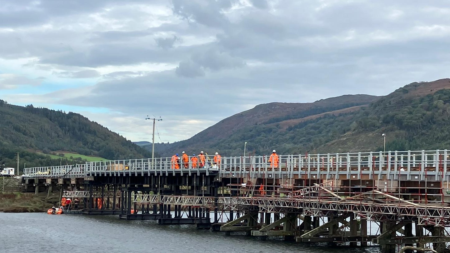 Major refurbishment of 160-year-old wooden rail viaduct in North Wales ...