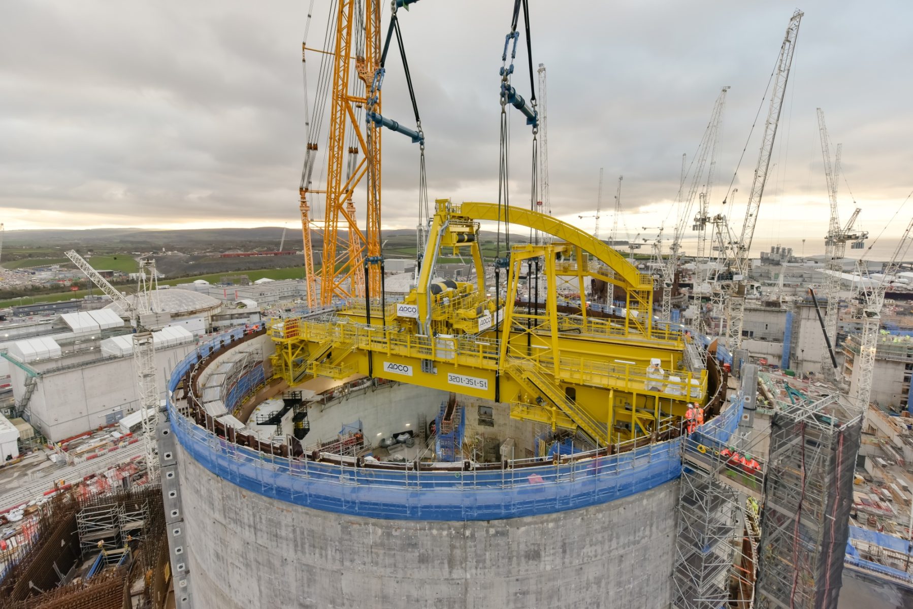 Polar crane installed at first reactor building of Hinkley Point C ...