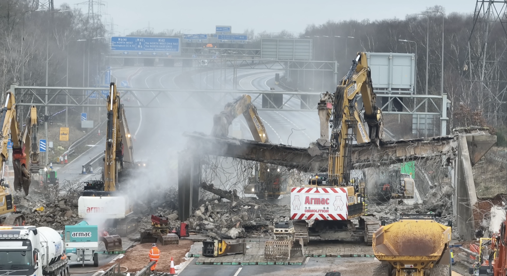 HS2 | M42 overbridge demolished ahead of schedule to make way for twin ...