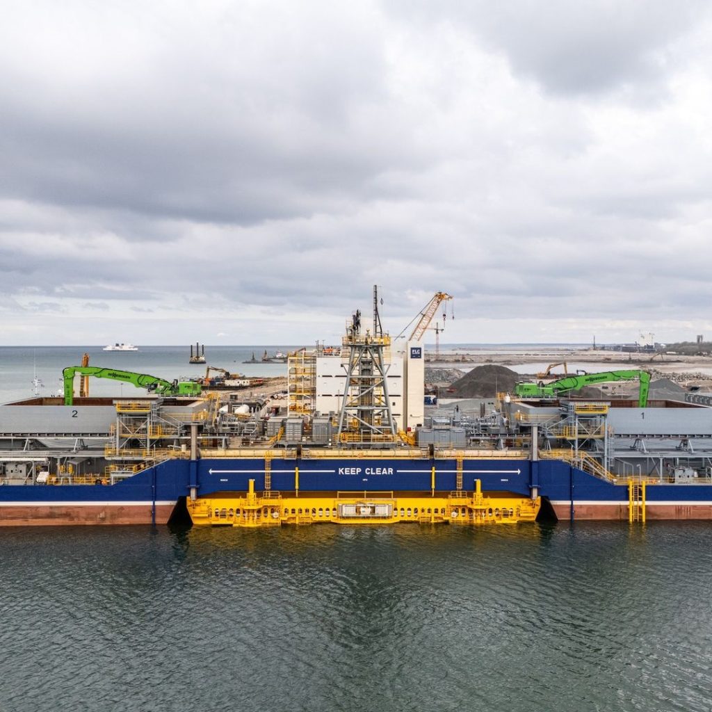 Fehmarnbelt | Purpose-built vessel arrives to line tunnel trench with ...