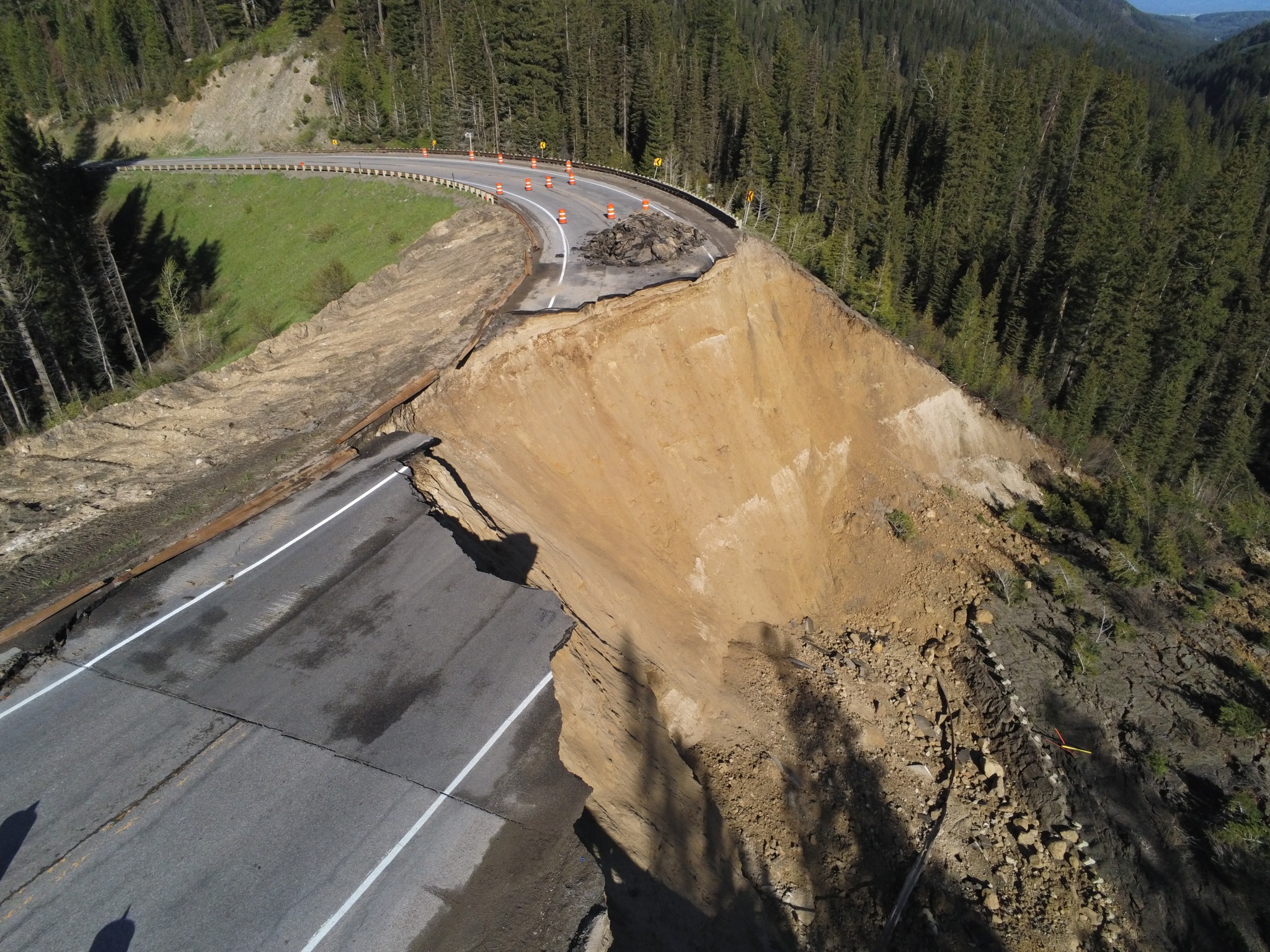 Mountain pass in Wyoming suffers ‘catastrophic’ collapse and mudslides ...