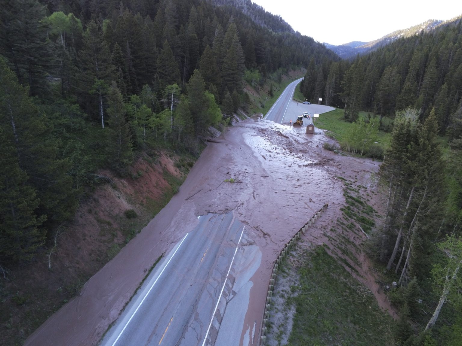 Mountain pass in Wyoming suffers ‘catastrophic’ collapse and mudslides ...