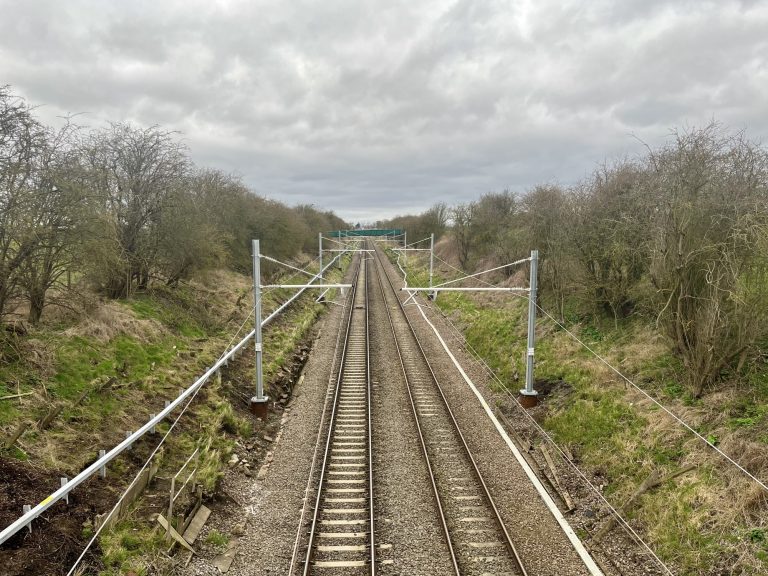Network Rail electrifies 36km of Midland Main Line from Kettering to ...