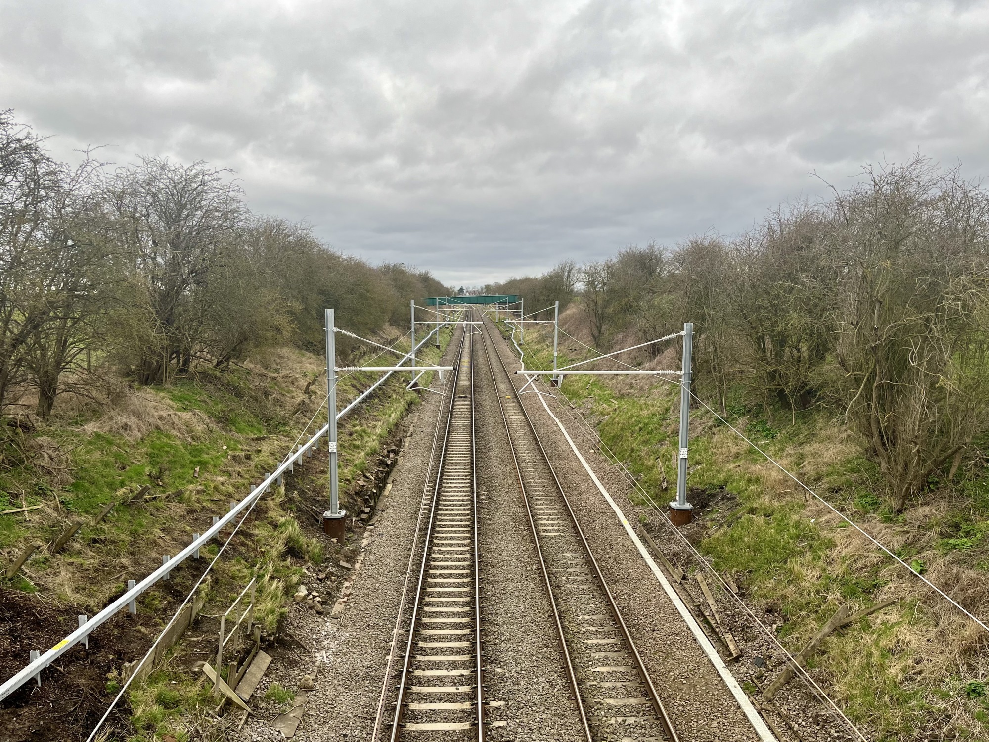 Network Rail electrifies 36km of Midland Main Line from Kettering to ...