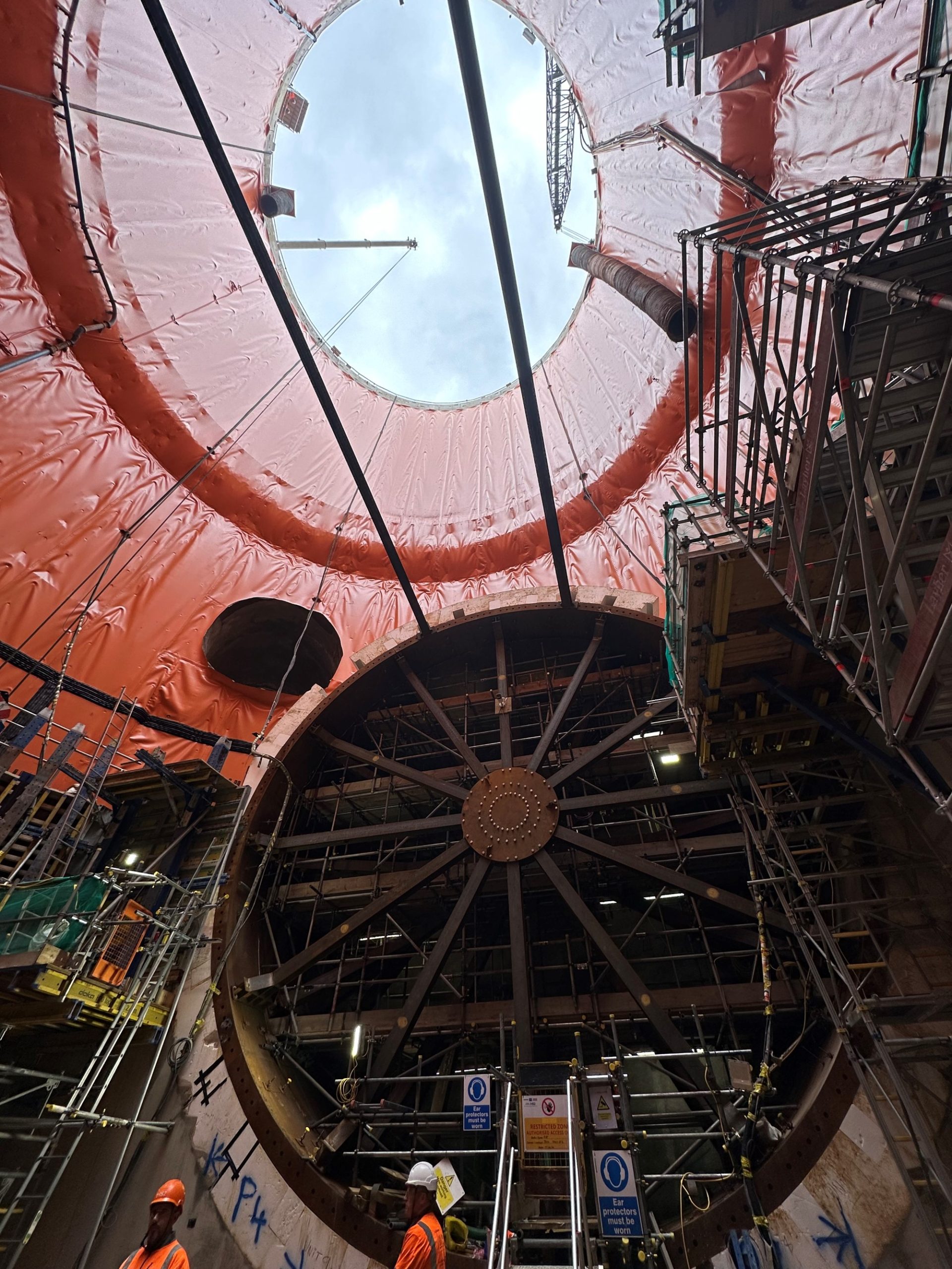 How HS2 overcame water pressure challenges at its London TBM extraction ...