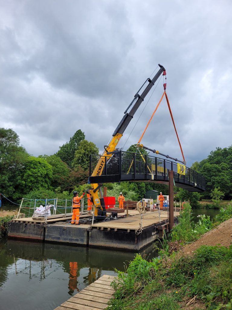 New River Medway footbridge made of fibre-reinforced polymer from old ...