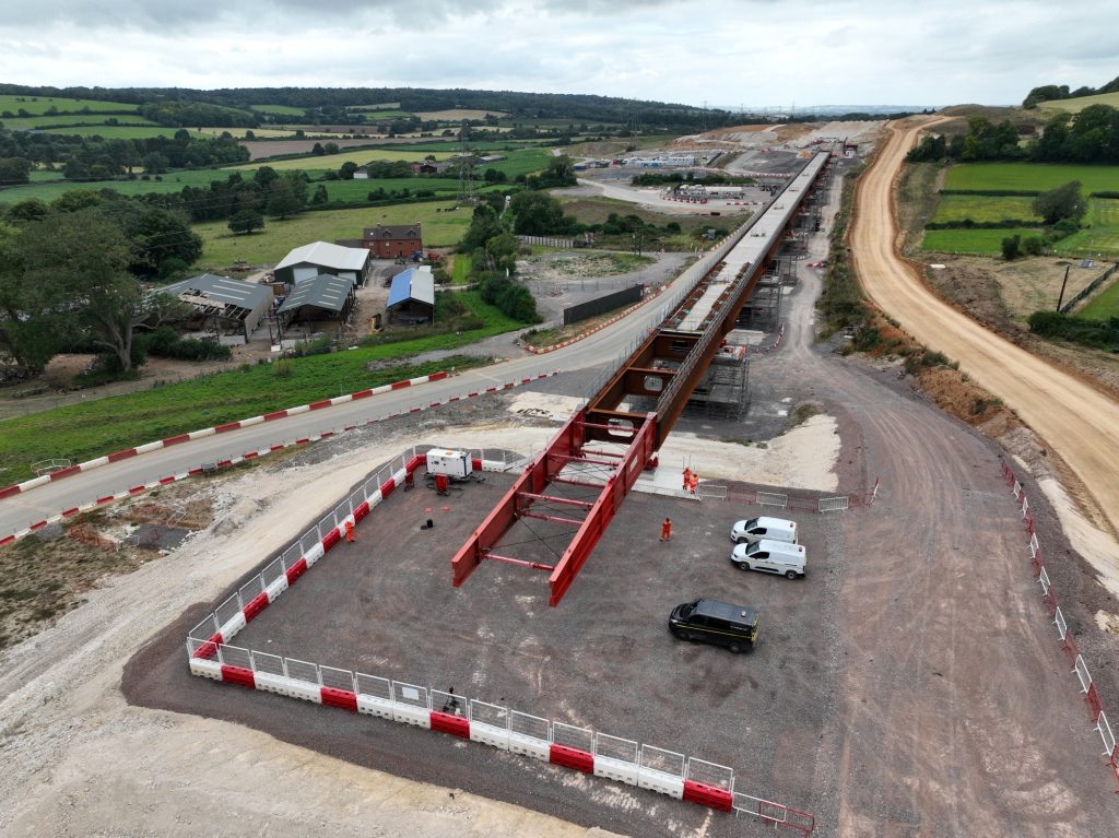 HS2 | Wendover Dean Viaduct’s 450m deck completes 8-month slide | New ...