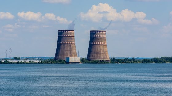Ukraine nuclear plant engineers build emergency dam and install pumps ...