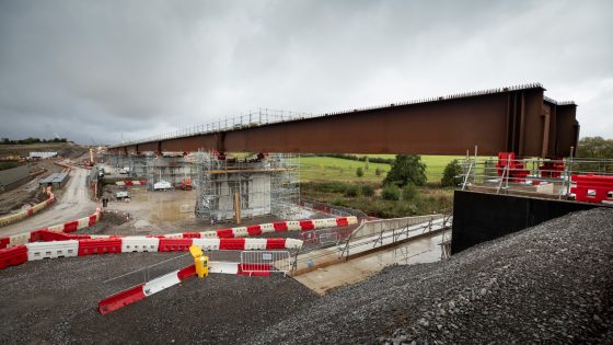 HS2 | 2,695t deck slide completed on Northamptonshire viaduct | New ...