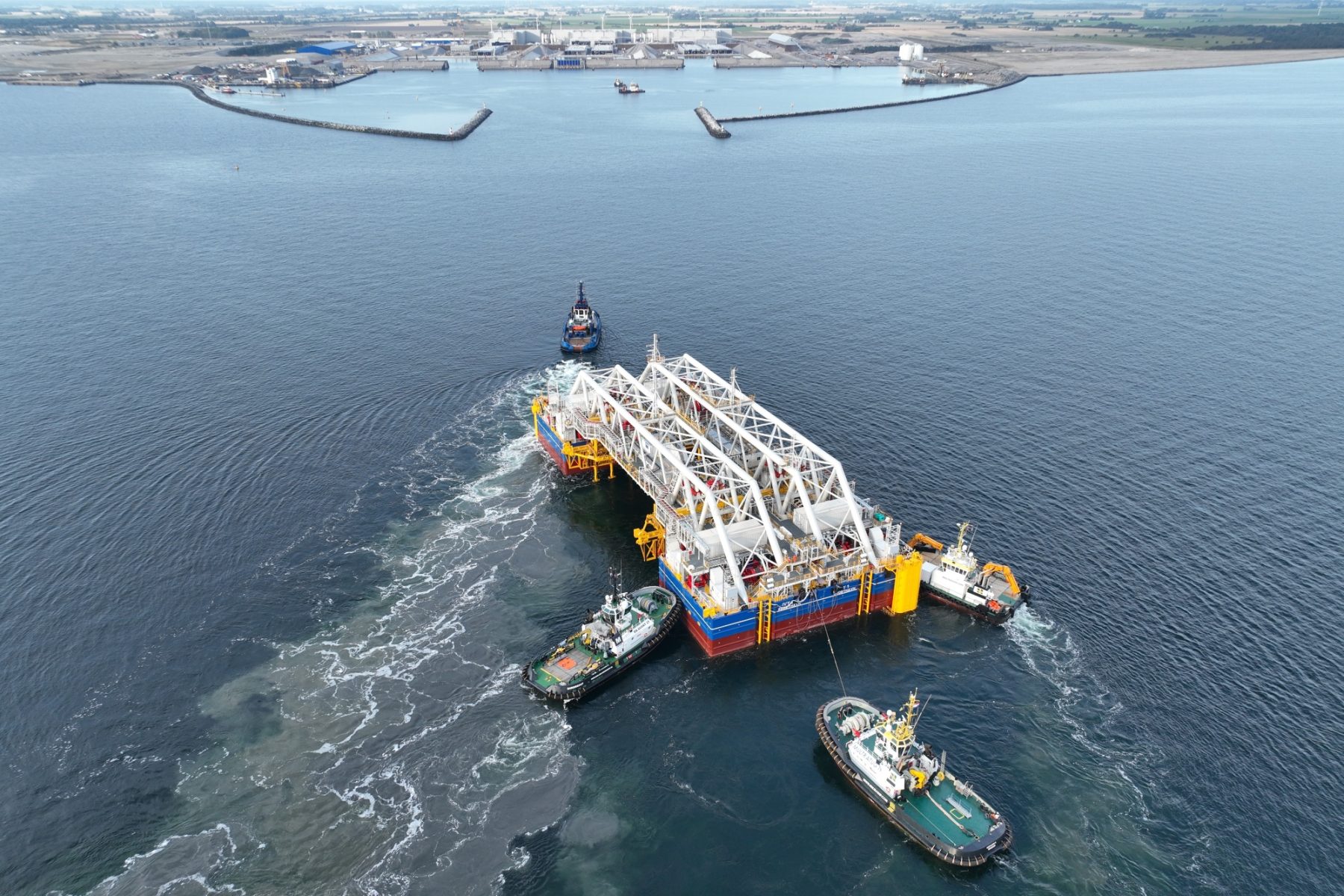 Fehmarnbelt tunnel | First 73,000t tunnel elements moved into basin ...