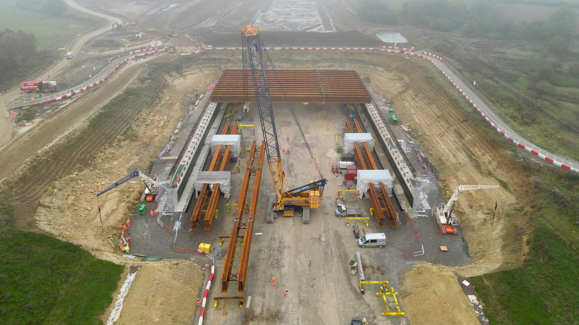 HS2 | Beams lifted into place for wildlife bridge in Buckinghamshire ...