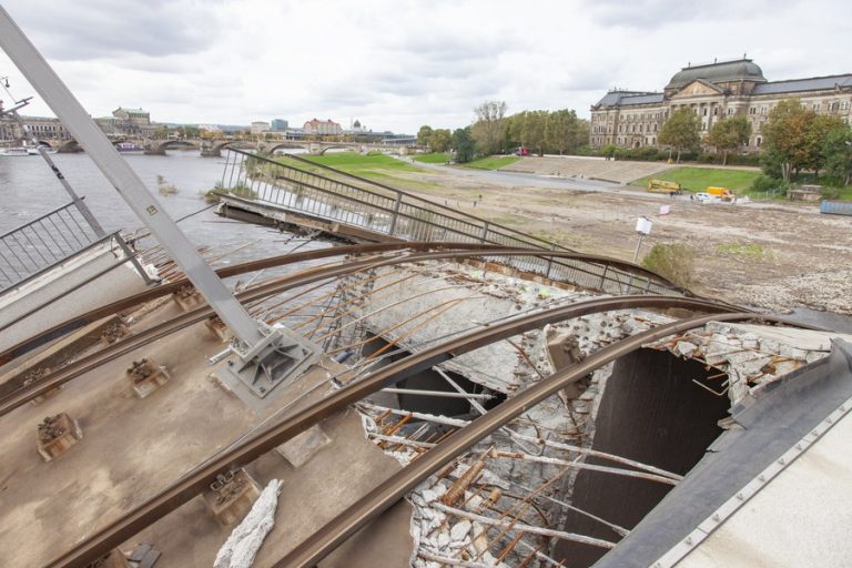 Dresden bridge failure caused by hydrogen-induced stress corrosion ...